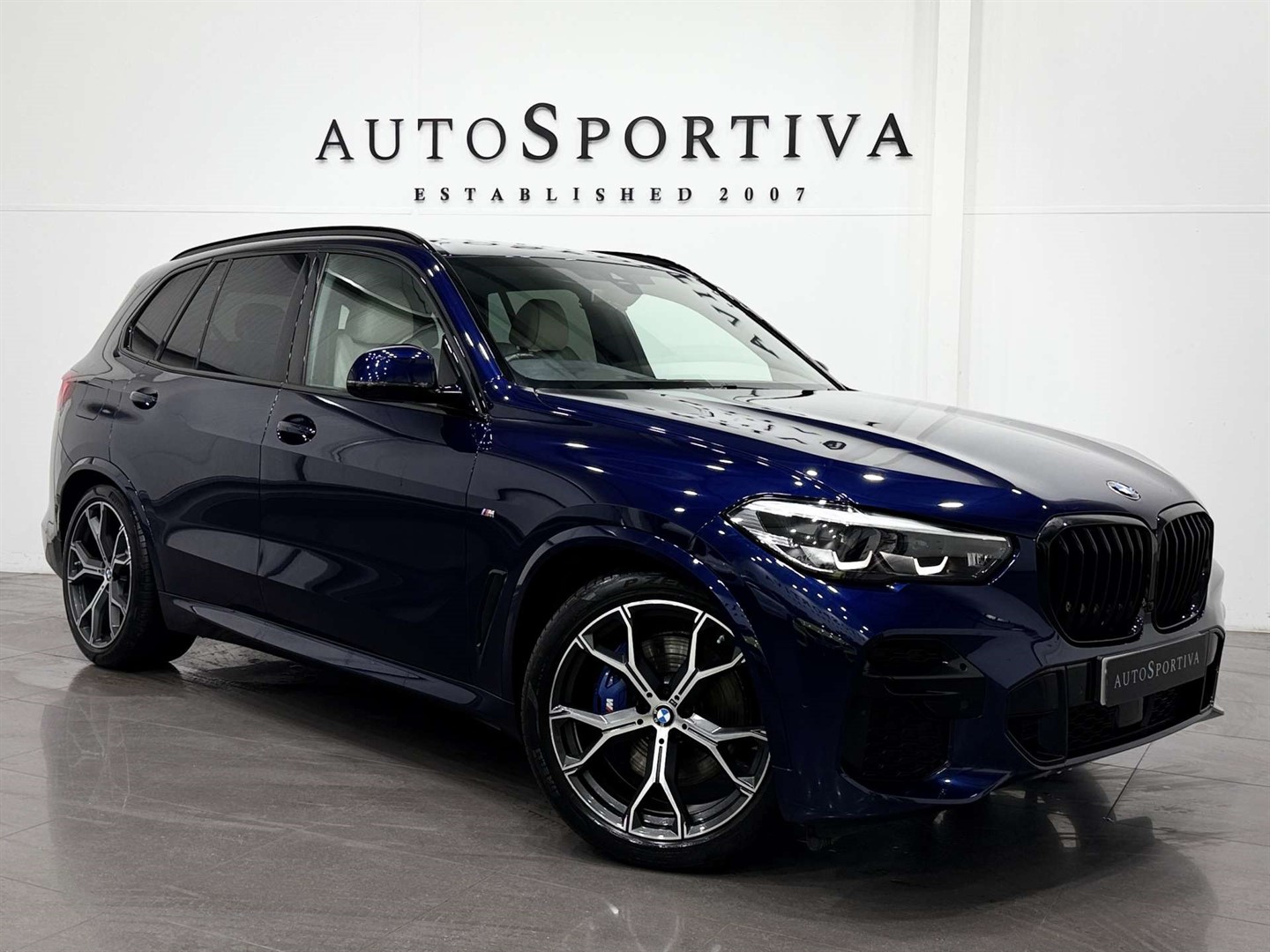 Range Rover vs BMW X5 | Which Luxury SUV Is Best? | Auto-Sportiva
