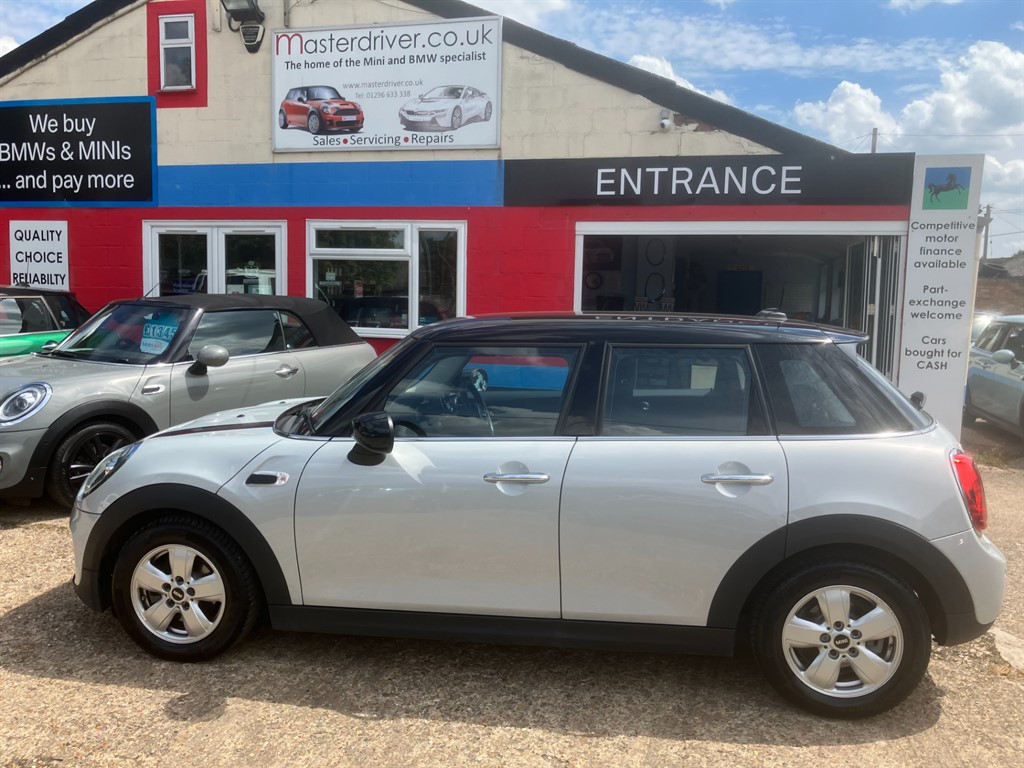 Used MINI Hatch 1.5 Cooper Classic Hatchback 5dr Petrol Steptronic Euro ...