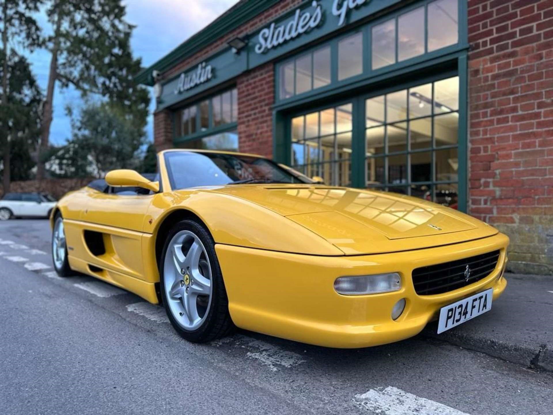 Used Ferrari F355 Spider Manual RHD for sale in Penn, Buckinghamshire ...
