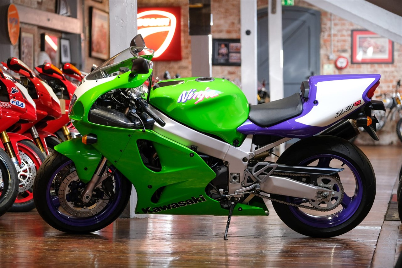 Kawasaki ZX-7R | The Bike Specialists | South Yorkshire