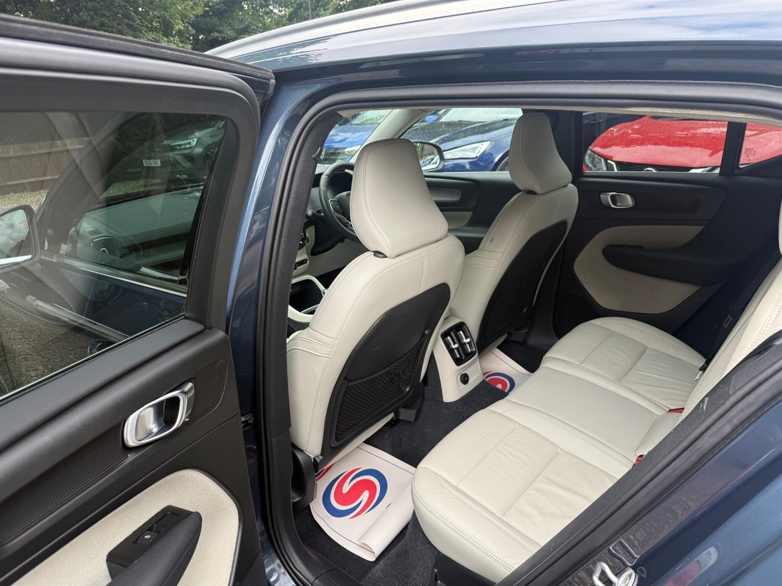 Used Volvo XC40 1.5h T5 Twin Engine Recharge 10.7kWh Inscription Pro ...