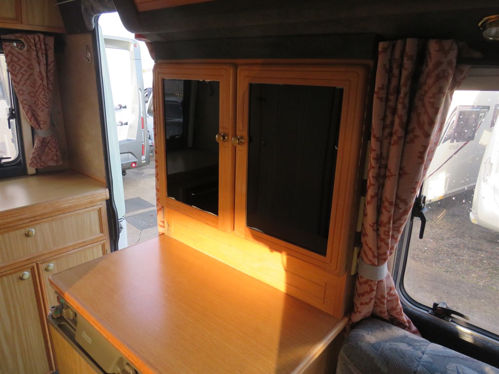 Used Auto-Sleepers Executive 2.0 PETROL MONOCOQUE for sale in Sandy ...