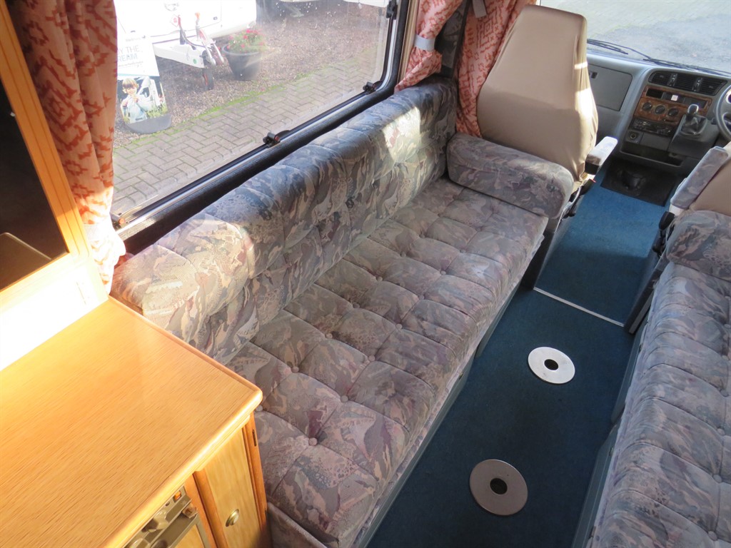 Used Auto-Sleepers Executive 2.0 PETROL MONOCOQUE for sale in Sandy ...