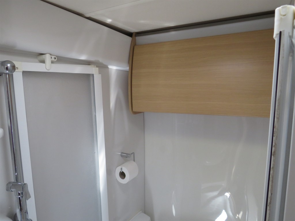 Used Bessacarr E560 4 Berth Fixed Bed with Driveaway Awning for sale in ...