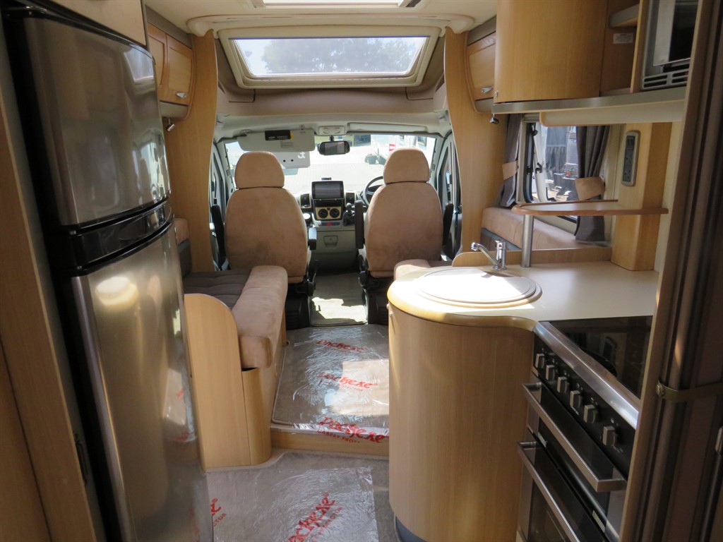 Used Bessacarr E560 4 Berth Fixed Bed with Driveaway Awning for sale in ...