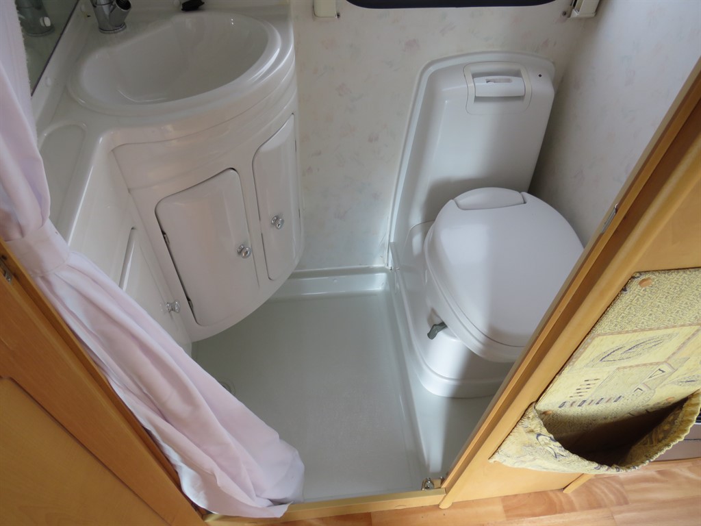 Used Compass Suntor 400 RL 4 Berth Compact Motorhome for sale in Sandy ...