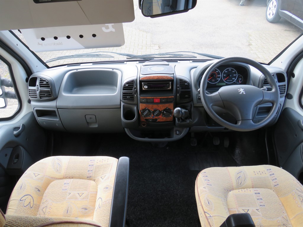 Used Compass Suntor 400 RL 4 Berth Compact Motorhome for sale in Sandy ...