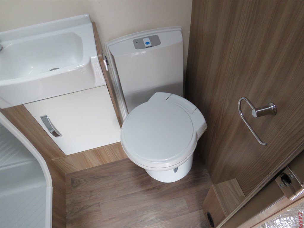 Used Sprite Major 6 TD 6 Berth Fixed Bunks Family Caravan for sale in ...