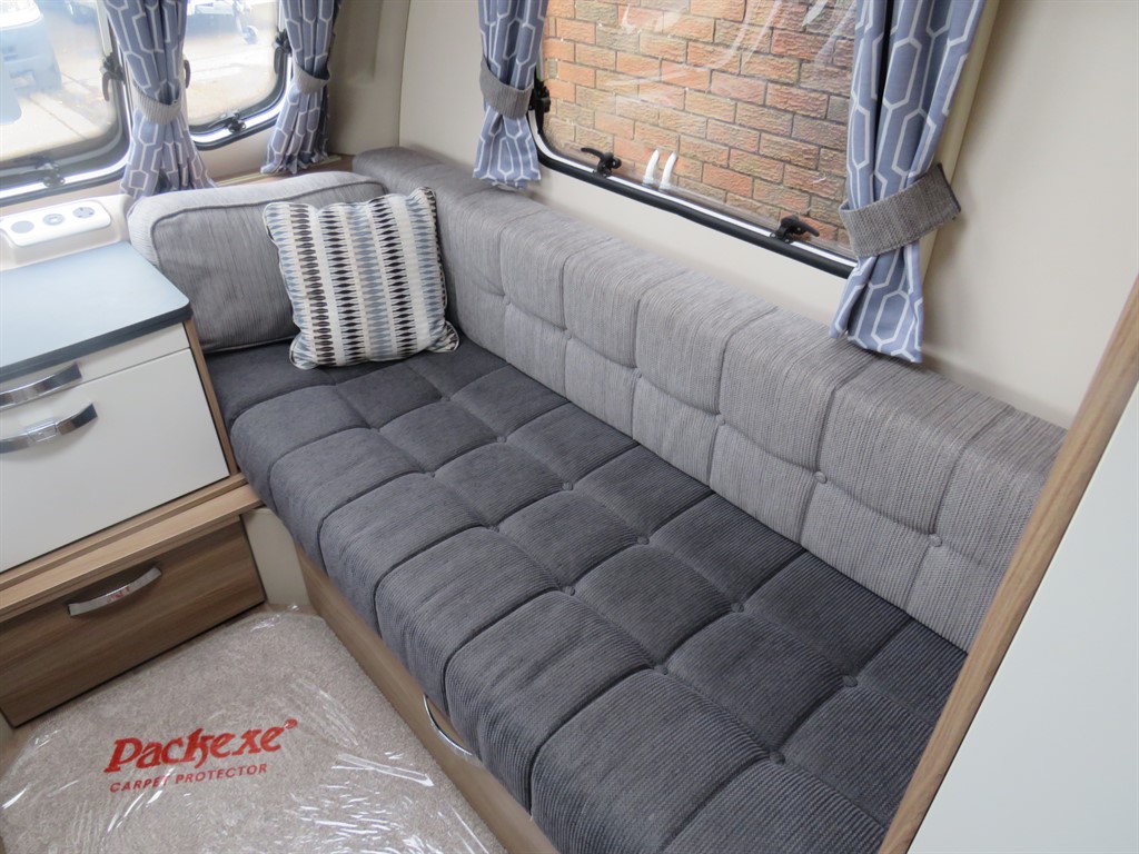 Used Sprite Major 6 TD 6 Berth Fixed Bunks Family Caravan for sale in ...