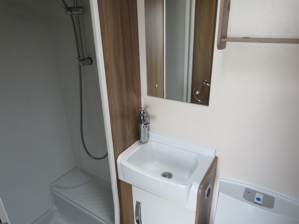 Used Sprite Major 6 TD 6 Berth Fixed Bunks Family Caravan for sale in ...