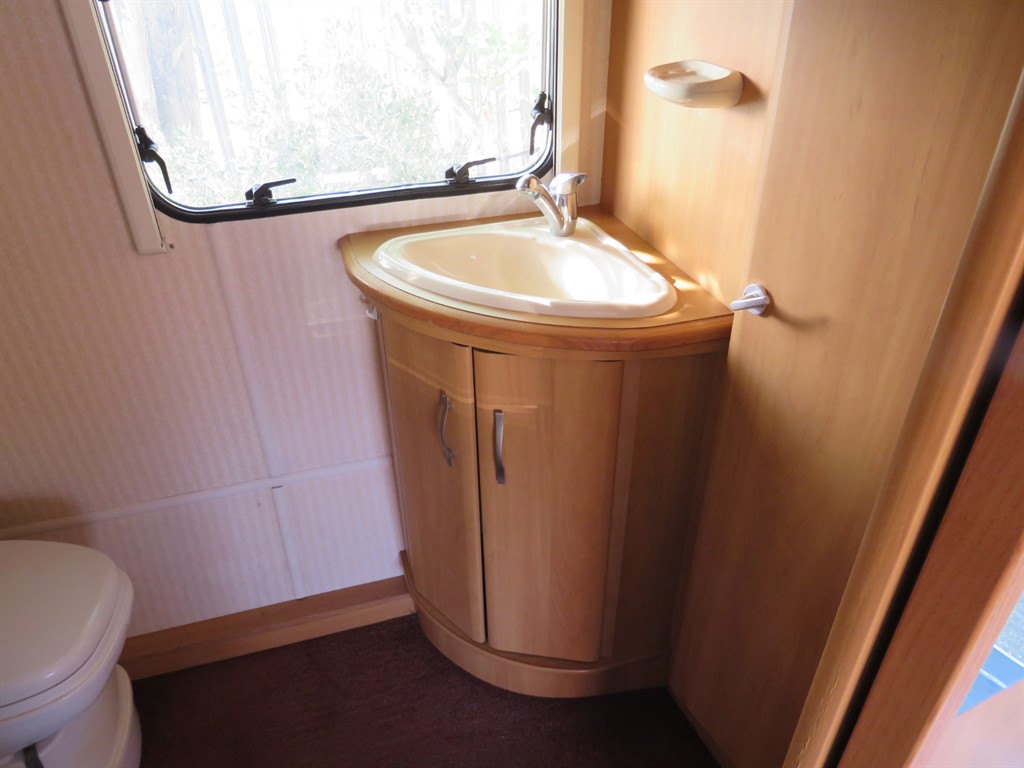 Used Swift Charisma 230 2 Berth Caravan for sale in Sandy, Bedfordshire ...