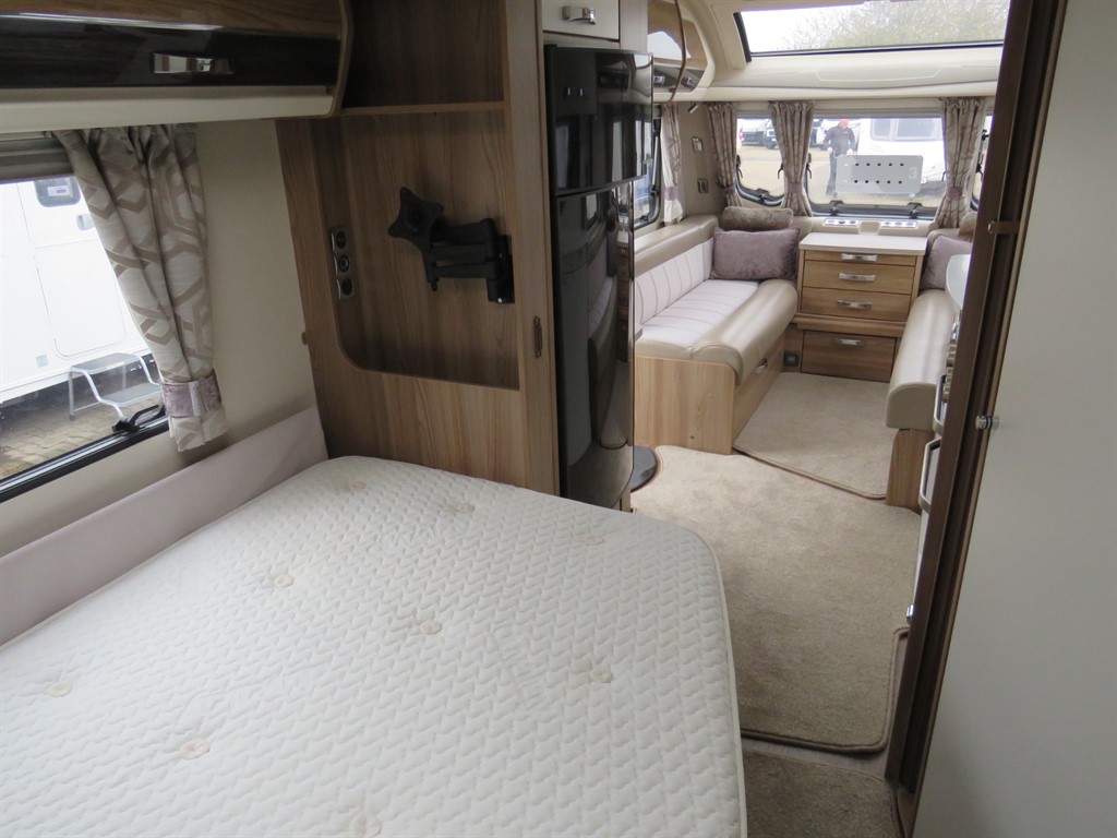 Used Swift Elegance 630 Fixed Bed 4 Berth Twin axle for sale in Sandy ...