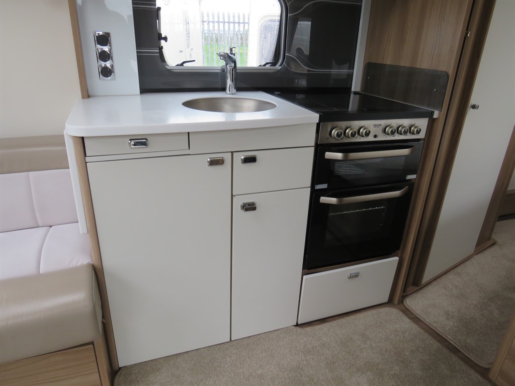 Used Swift Elegance 630 Fixed Bed 4 Berth Twin axle for sale in Sandy ...