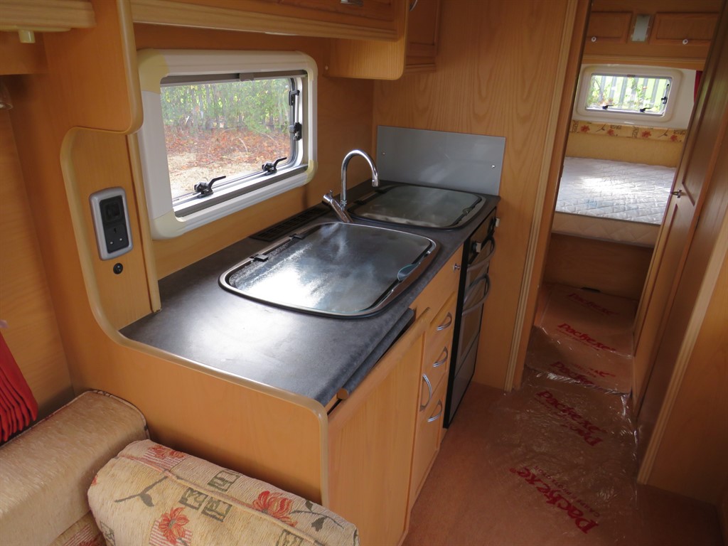 Used Vanmaster Occasion 640CB Twin Axle Island Bed for sale in Sandy ...