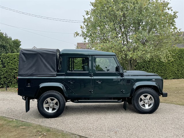 Used Land Rover Defenders for sale in Chelmsford, Essex | T. ELLIOTT ...