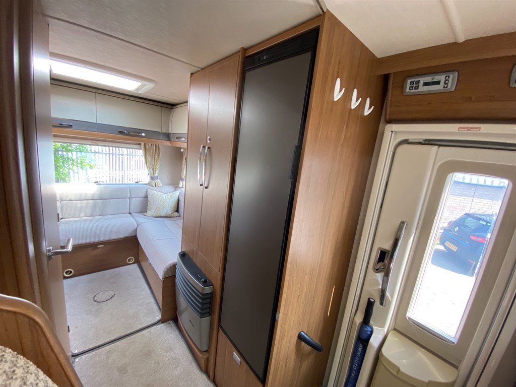 Used Autotrail Apache 700 42 MAXI C/C MULTIJET for sale in Northwich ...