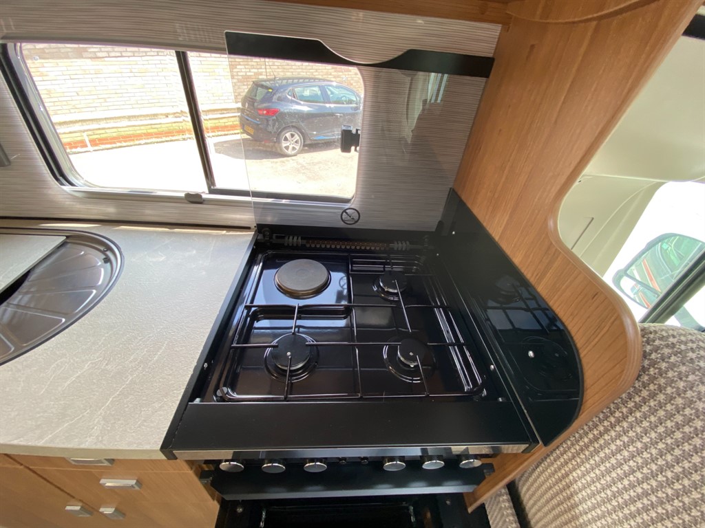 Used Autotrail Apache 700 42 MAXI C/C MULTIJET for sale in Northwich ...