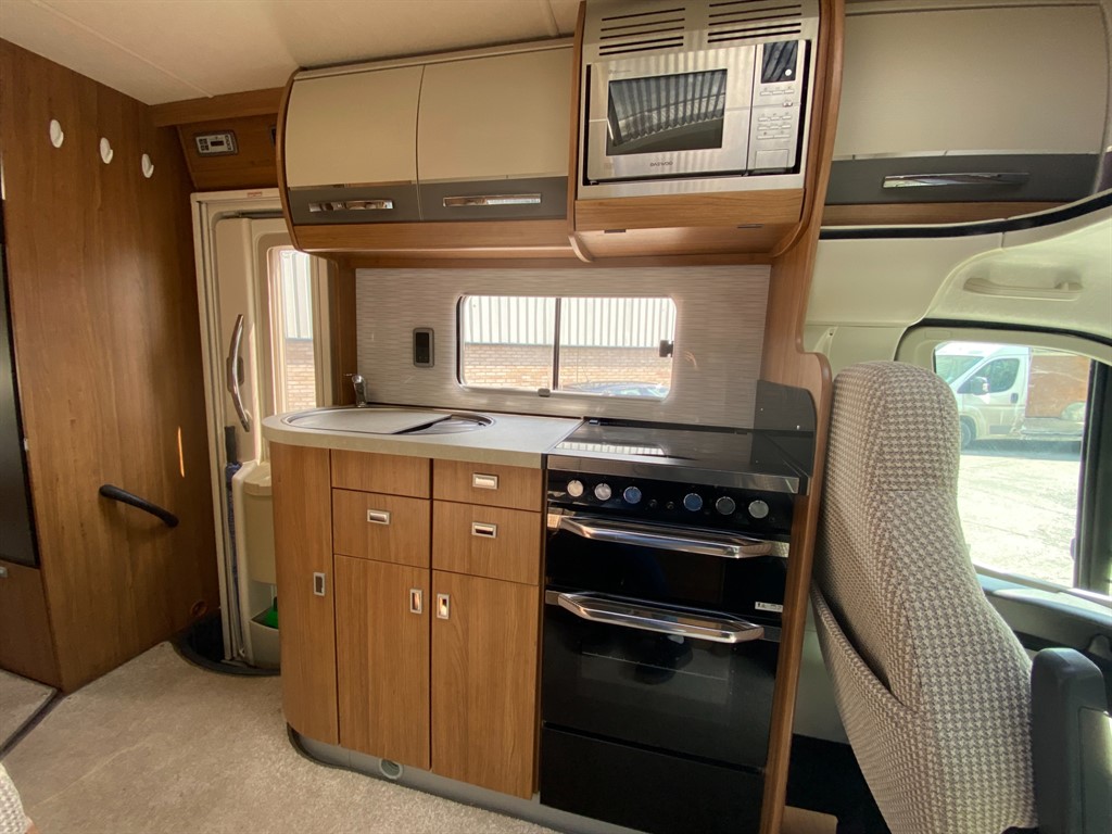 Used Autotrail Apache 700 42 MAXI C/C MULTIJET for sale in Northwich ...