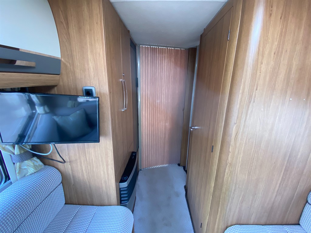 Used Autotrail Apache 700 42 MAXI C/C MULTIJET for sale in Northwich ...