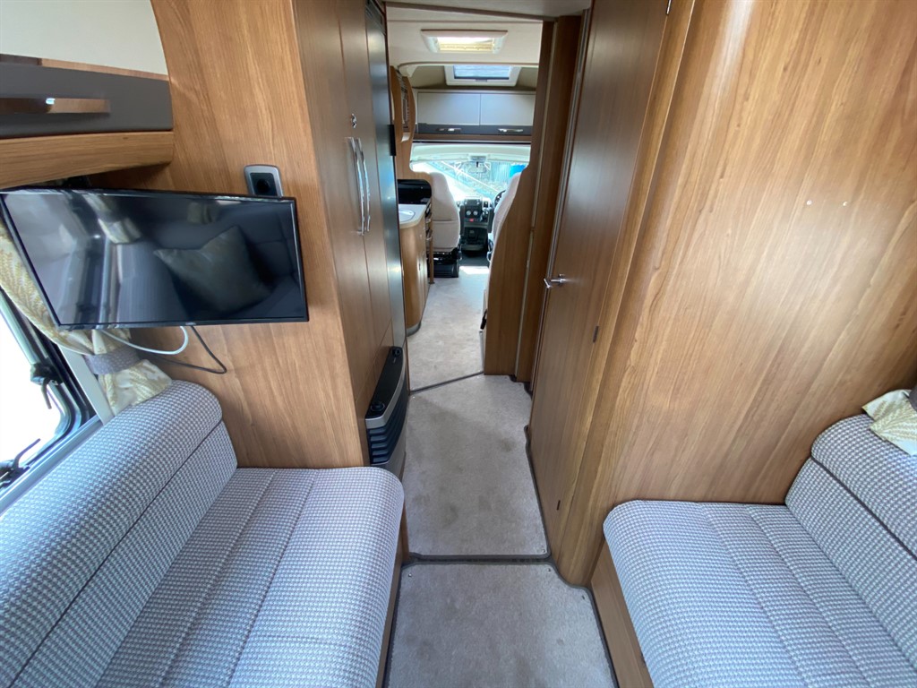 Used Autotrail Apache 700 42 MAXI C/C MULTIJET for sale in Northwich ...