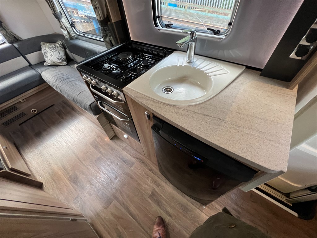 Used Bessacarr E496 6 Berth 6 Belts U Shape Lounge Lowline Motorhome ...