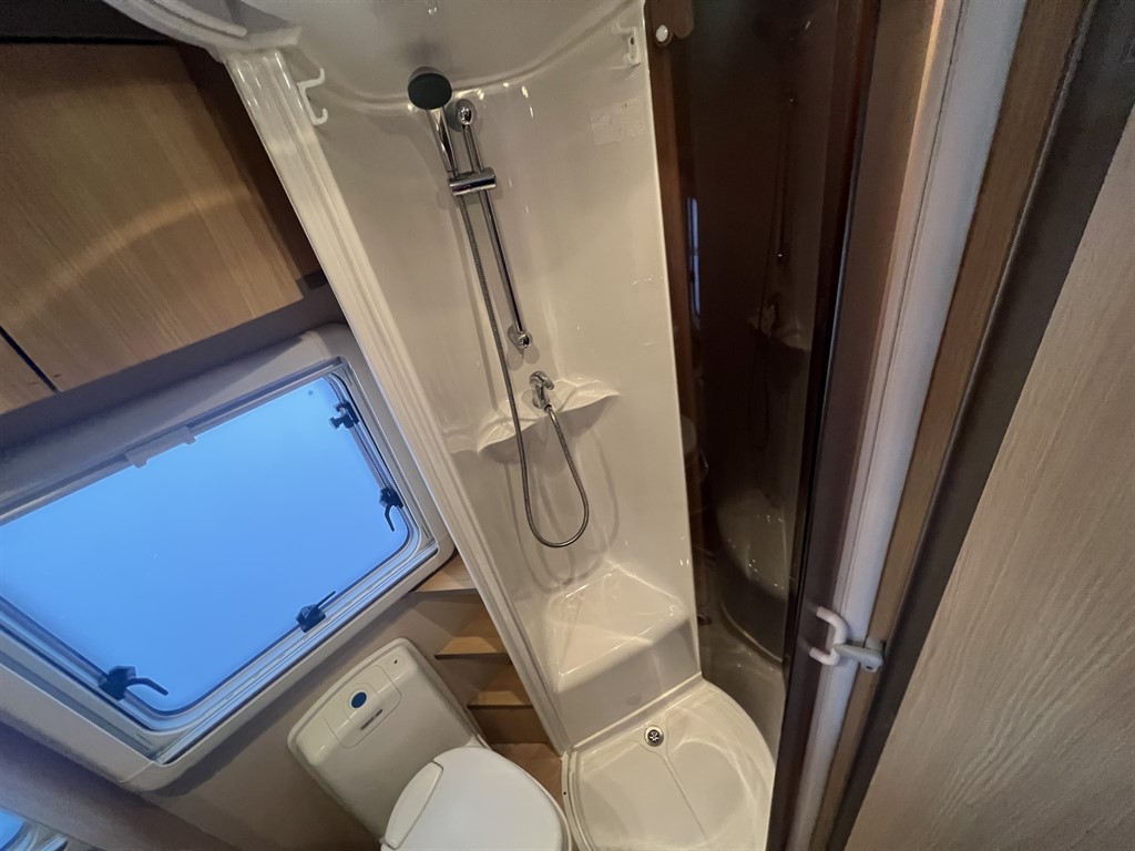 Used Bessacarr E795 6 Berth 4 Seatbelts Family Motorhome for sale in ...