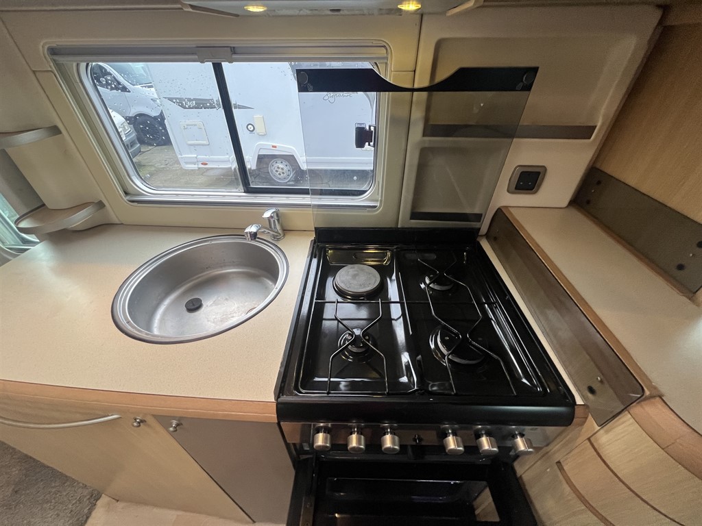 Used Bessacarr E795 6 Berth 4 Seatbelts Family Motorhome for sale in ...