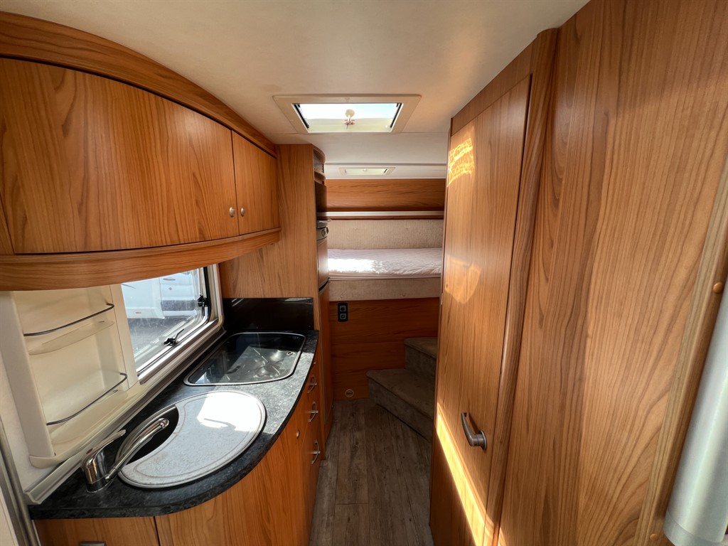 Used Burstner Aviano I 675G 4 Berth 4 Belts A Class Motorhome for sale ...