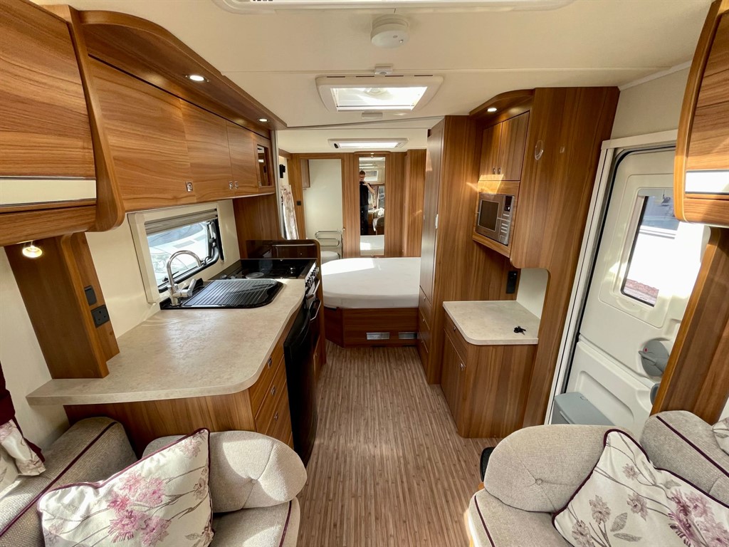 Used Elddis Affinity 554 4 berth caravan for sale in Northwich ...