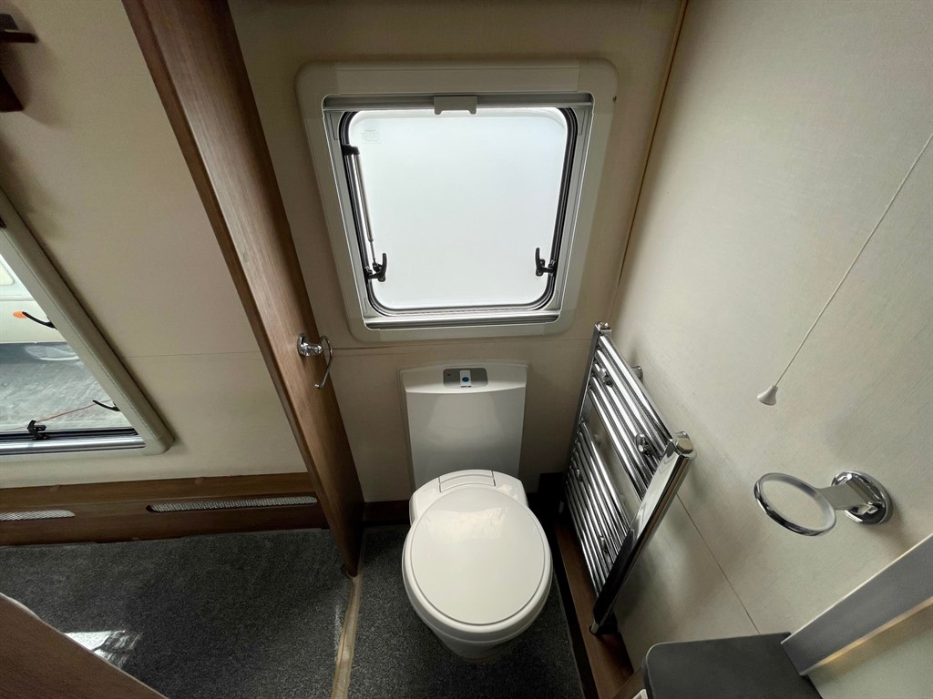 Used Lunar Alaria TI, 4 Berth Caravan for sale in Northwich, Cheshire ...