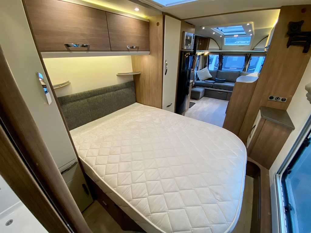 Used Lunar Alaria TI, 4 Berth Caravan for sale in Northwich, Cheshire ...