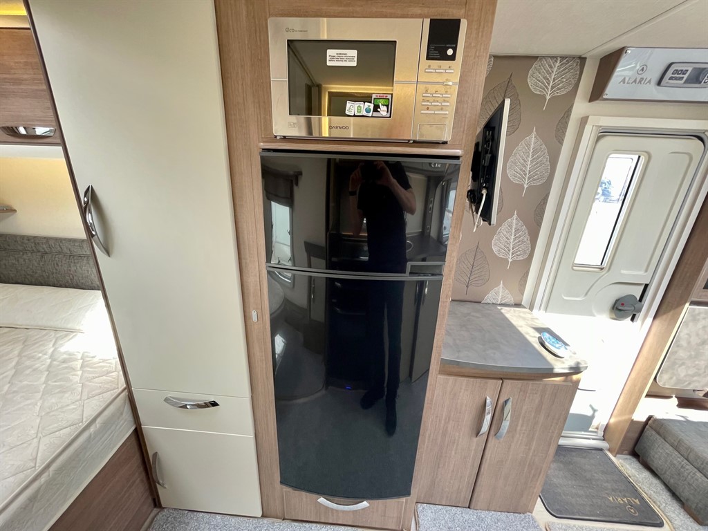 Used Lunar Alaria TI, 4 Berth Caravan for sale in Northwich, Cheshire ...