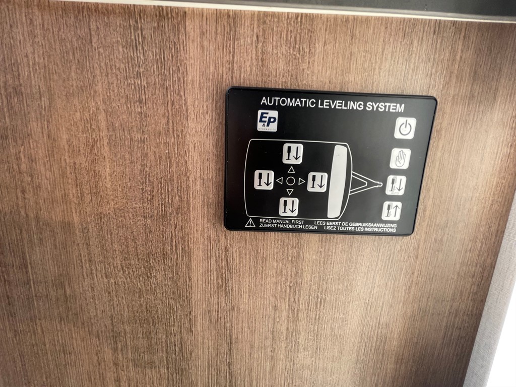 Used Lunar Alaria TI, 4 Berth Caravan for sale in Northwich, Cheshire ...