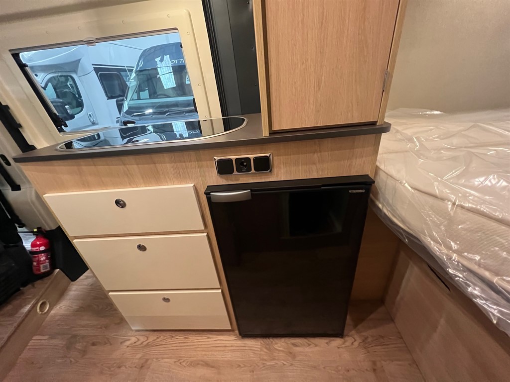 Used Giottiline GiottiVan 54T By Rapido 5.4M 3 Berth 4 Belt Campervan ...