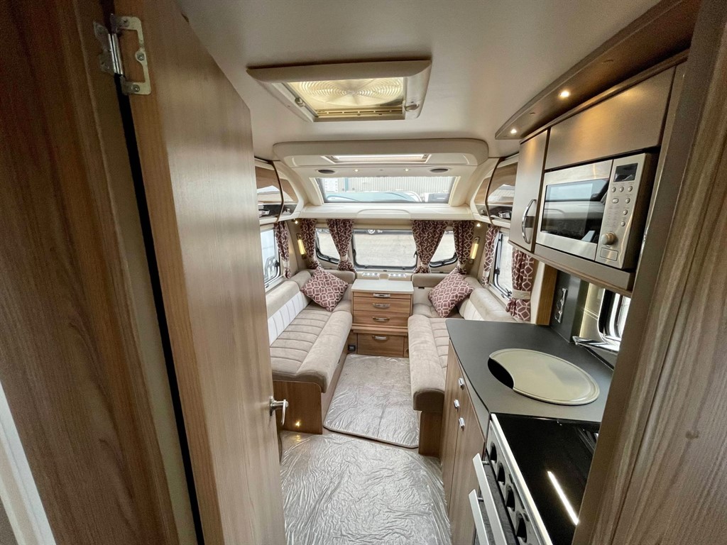 Used Swift Conqueror 560, island bed, 4 berth caravan for sale in ...