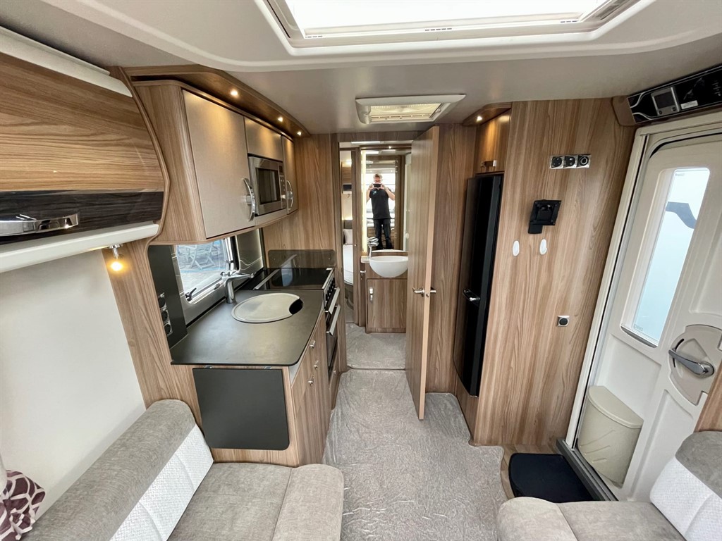 Used Swift Conqueror 560, island bed, 4 berth caravan for sale in ...