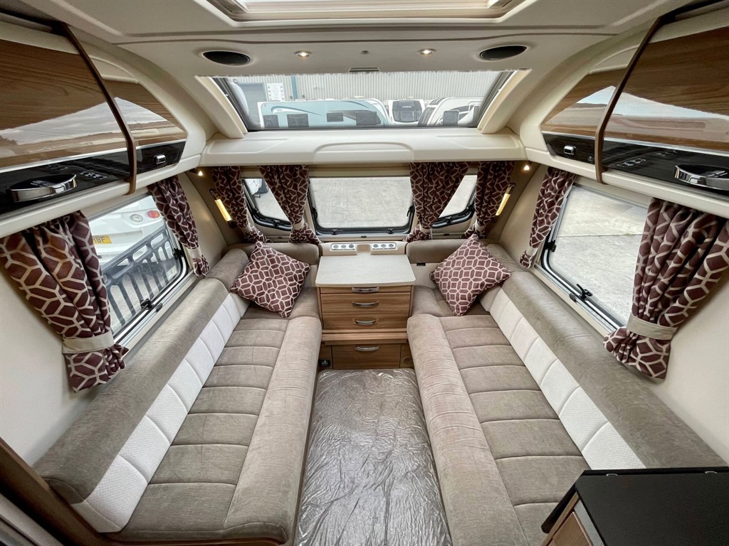 Used Swift Conqueror 560, island bed, 4 berth caravan for sale in ...