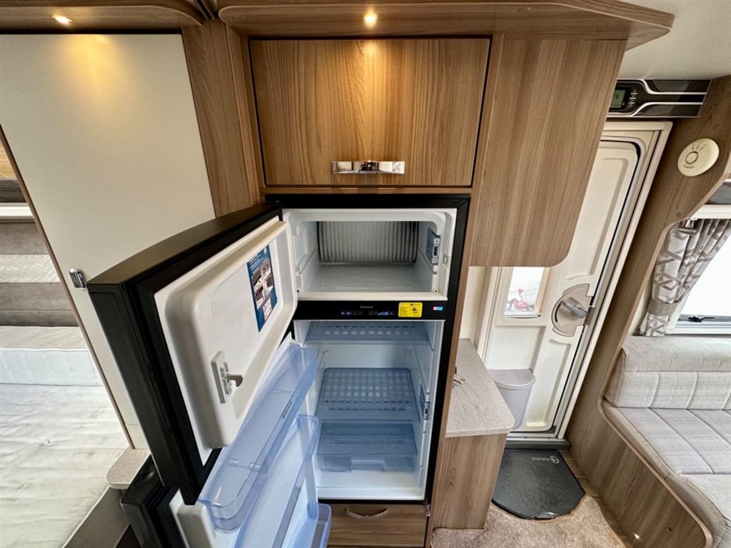 Used Swift Elegance 645 4 Berth Caravan for sale in Northwich, Cheshire ...