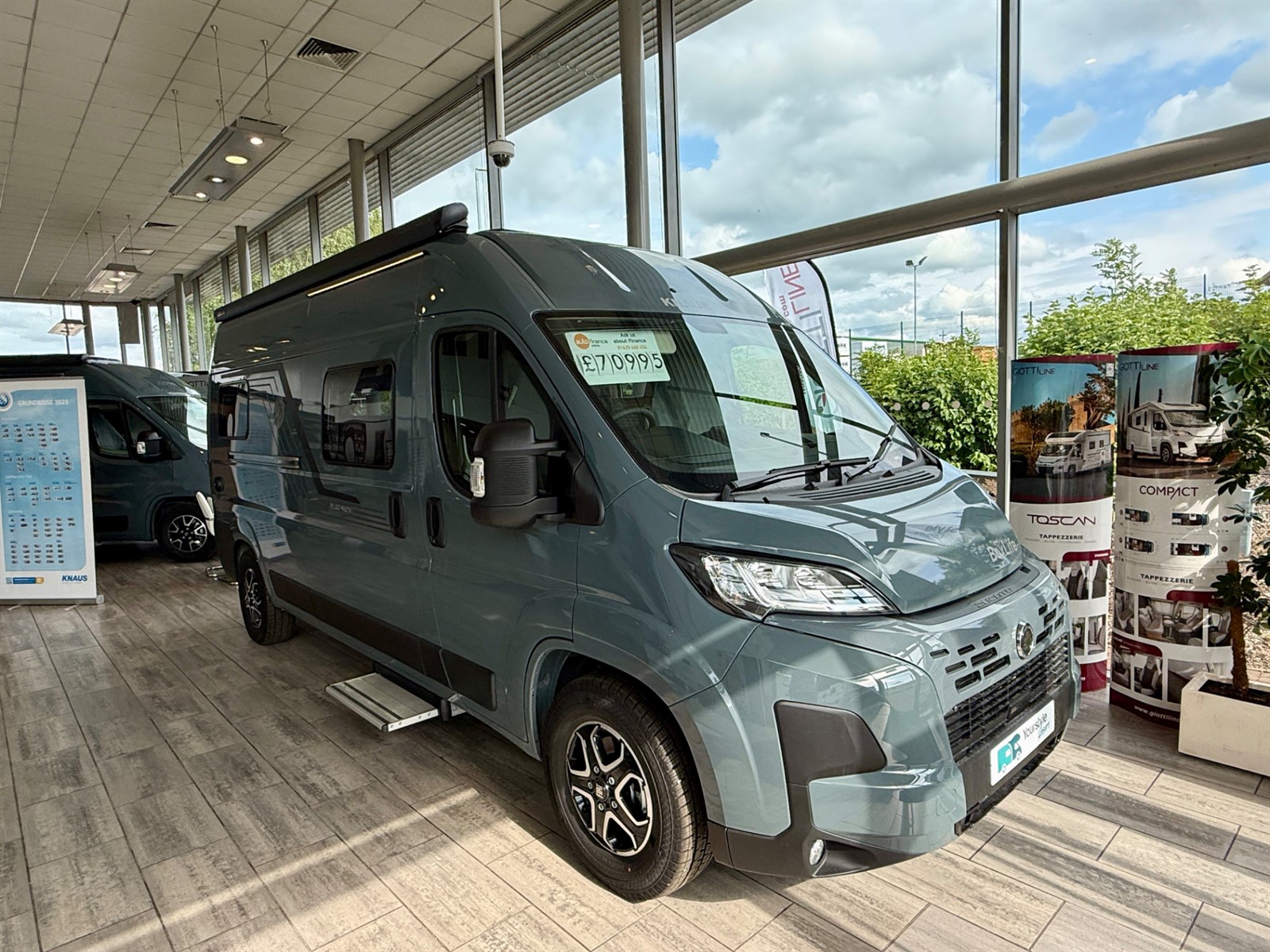 Used Knaus BoxLife 600 ME Platinum Selection for sale in Northwich ...