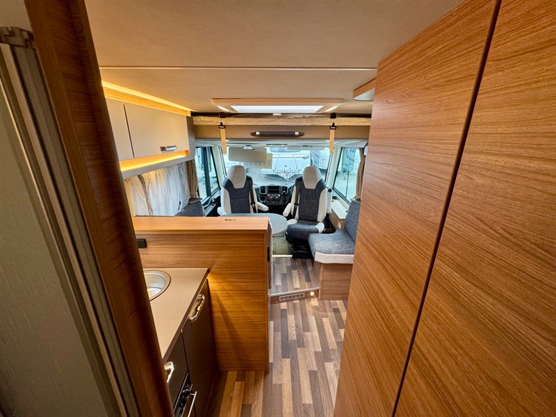 Used Weinsberg CaraCore 700 MEG Light for sale in Northwich, Cheshire ...