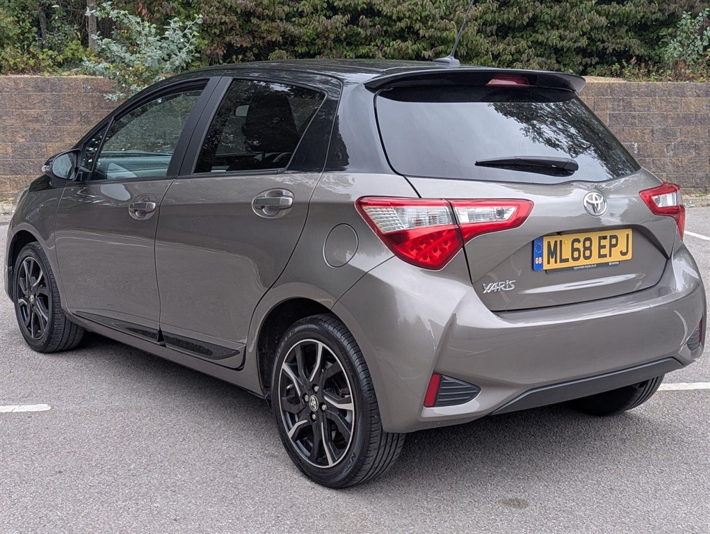 Used Toyota Yaris 1.5 VVT-i Cyan Bi-Tone Euro 6 5dr for sale in ...