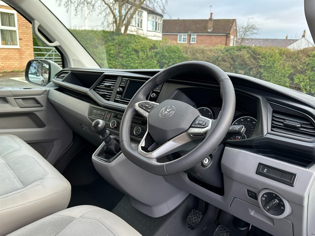 Used Volkswagen Transporter T28 TDI P/V HIGHLINE for sale in Willaston ...