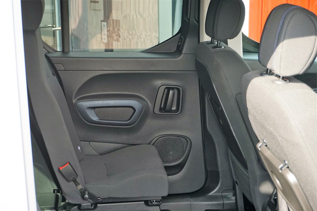 Used Peugeot Rifter for sale in Leicester, Leicestershire |BLUEHDI S/S ...