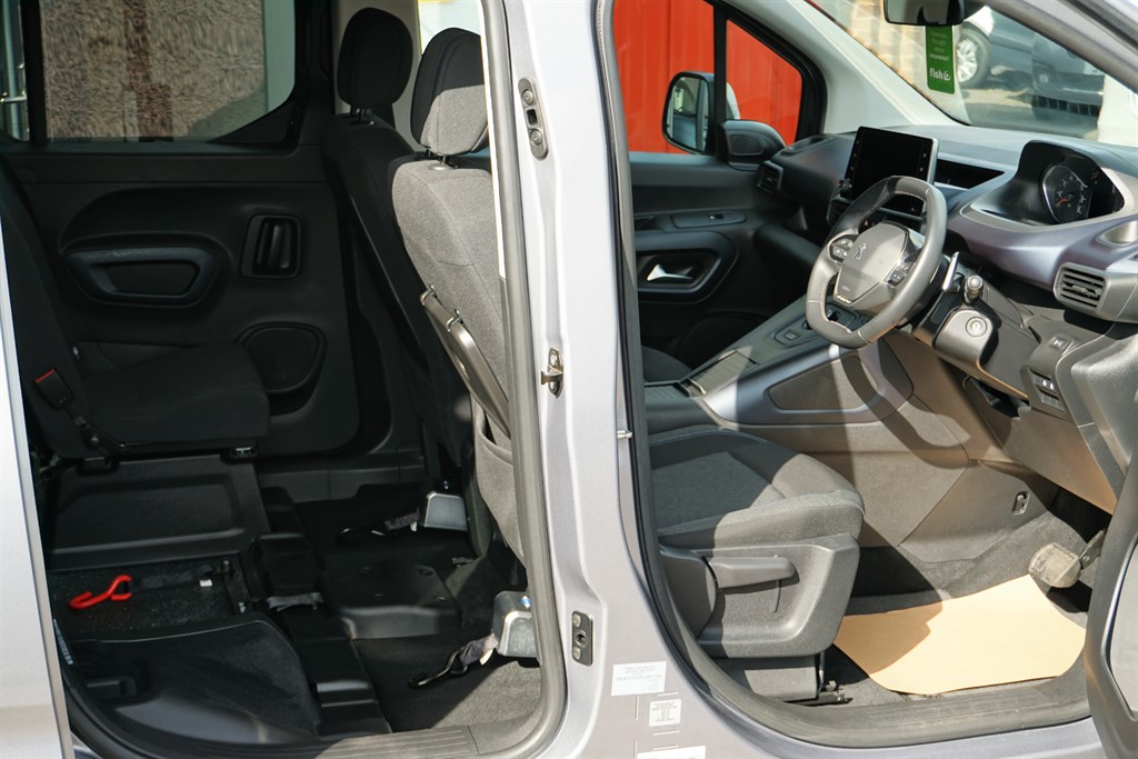 Used Peugeot Rifter for sale in Leicester, Leicestershire |BLUEHDI S/S ...