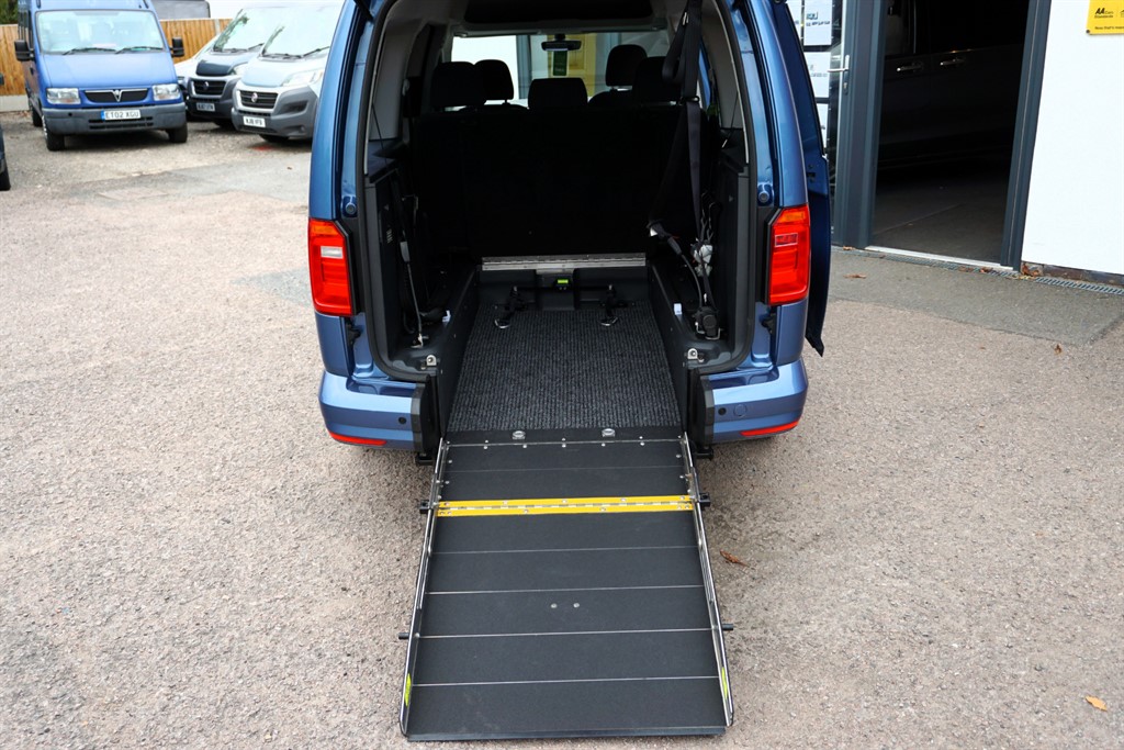 Used Volkswagen Caddy Maxi Life for sale in Leicester, Leicestershire ...
