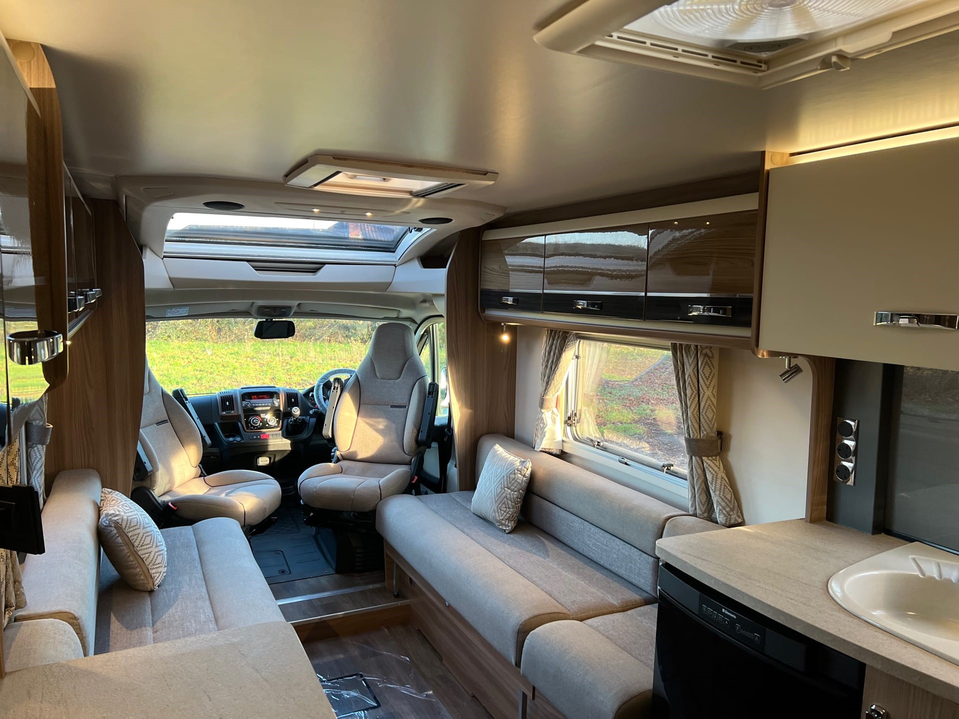 Sold Swift Bessacarr E442 in Sutton Veny, Wiltshire | Red Hatch Motorhomes