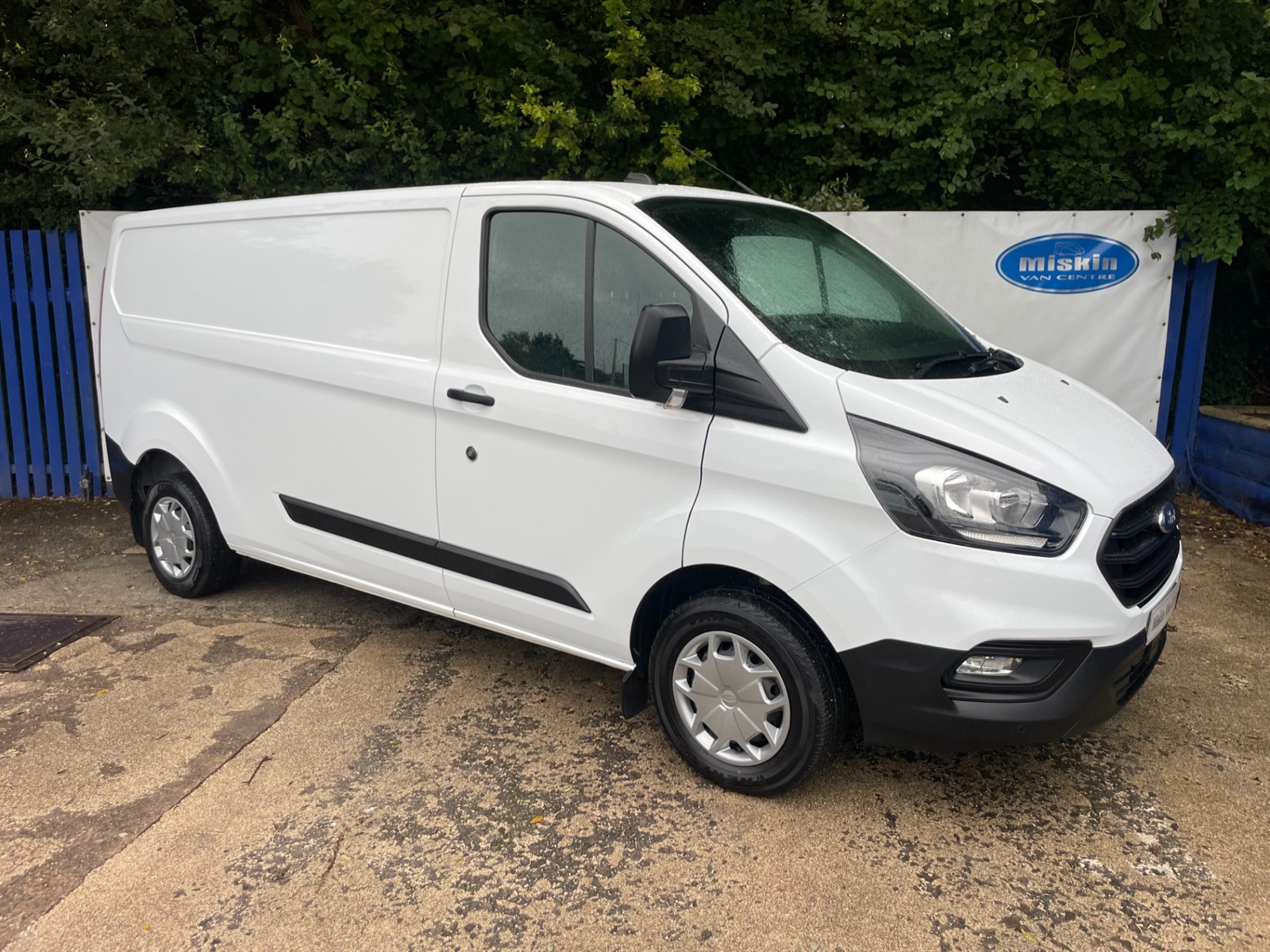 Used Ford Transit Custom 300 LEADER P/V ECOBLUE for sale in Pontyclun ...