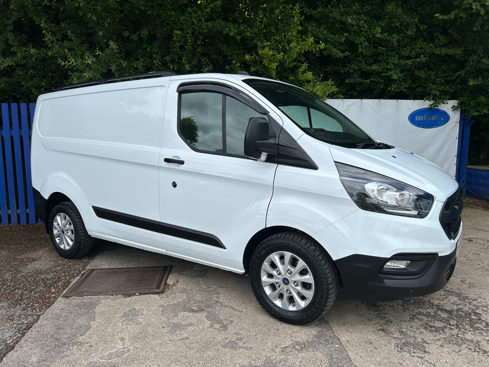 Used Ford Transit Custom 320 LEADER P/V ECOBLUE for sale in Pontyclun ...