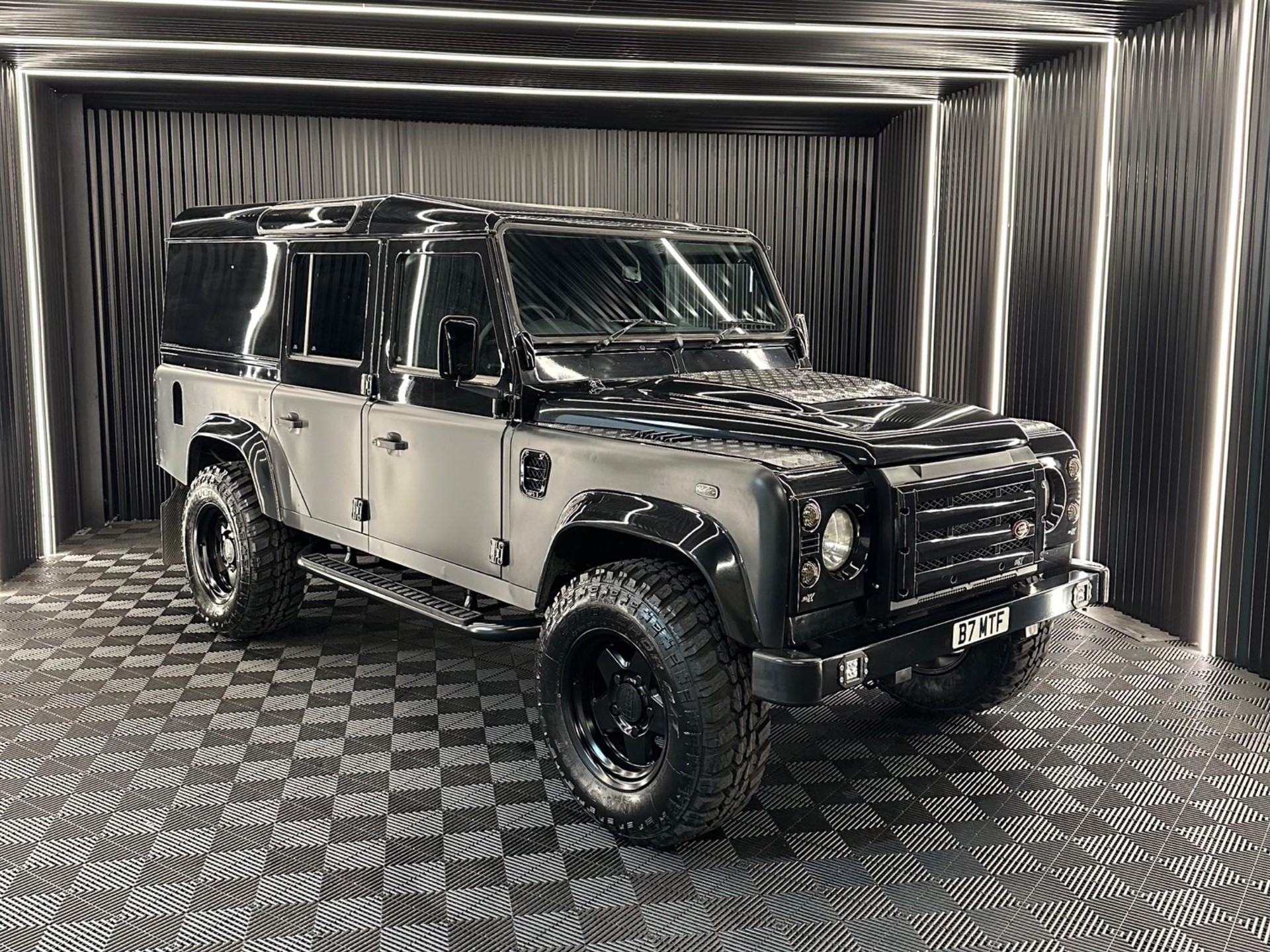 Used Land Rover Defender 110 TDI XS UTILITY WAGON DCB for sale in ...