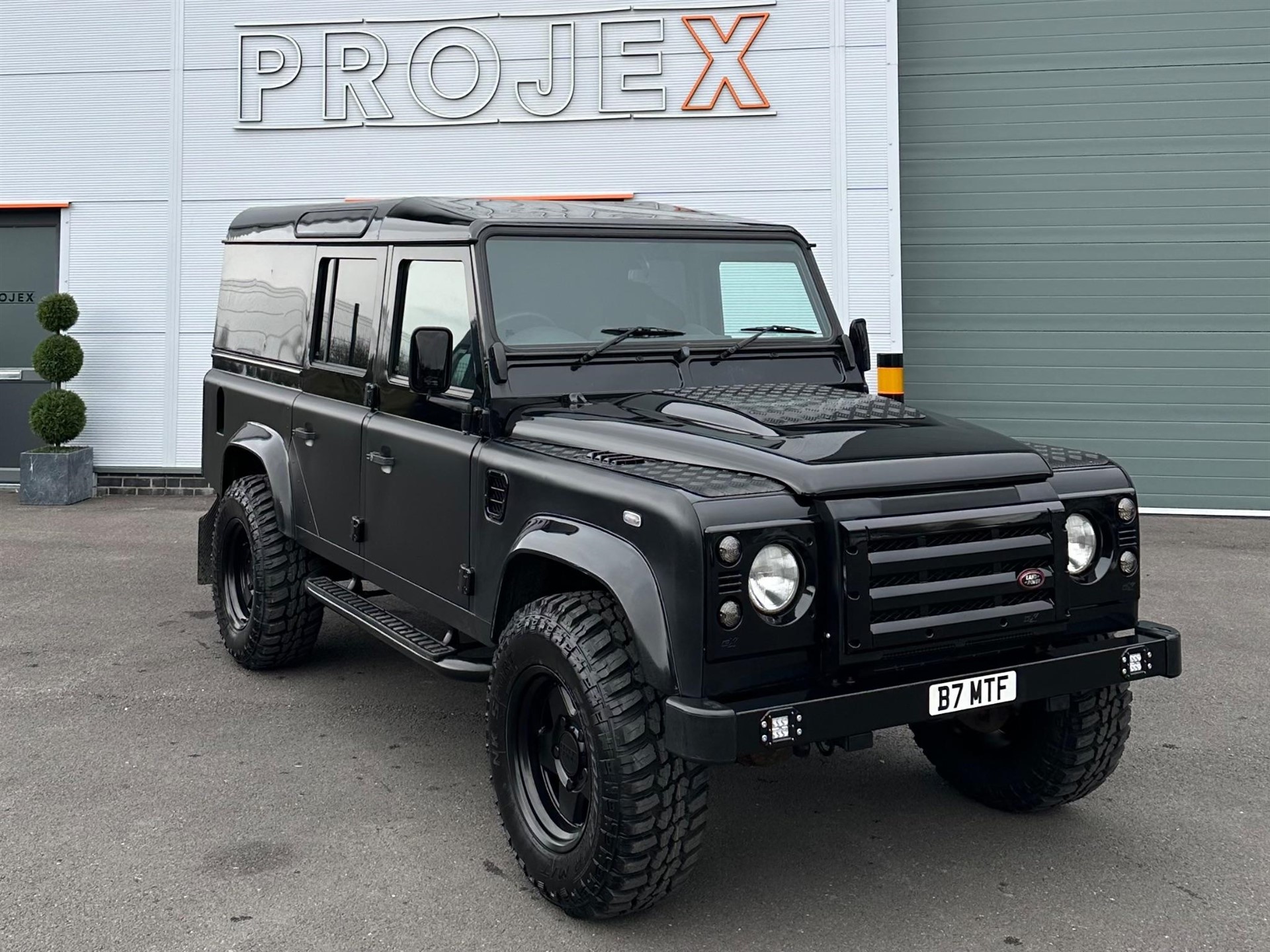 Used Land Rover Defender 110 TDI XS UTILITY WAGON DCB for sale in ...